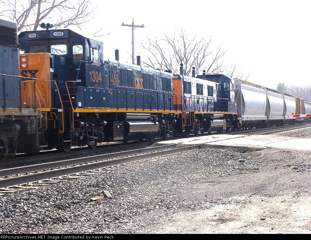 new gensets CSX 1304 & 1305